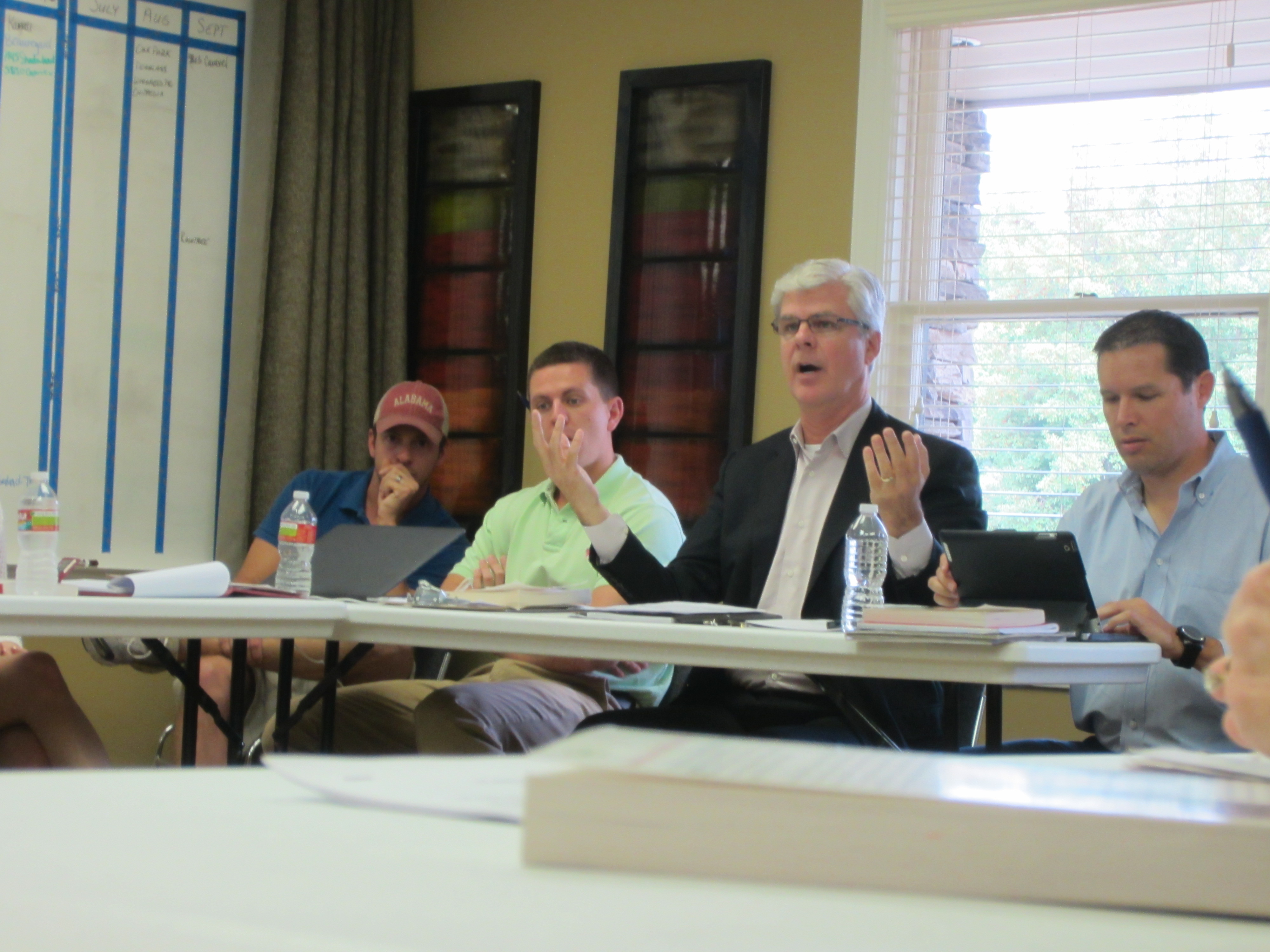Best-Selling Author & Customer Service Expert Visits Memphis Invest