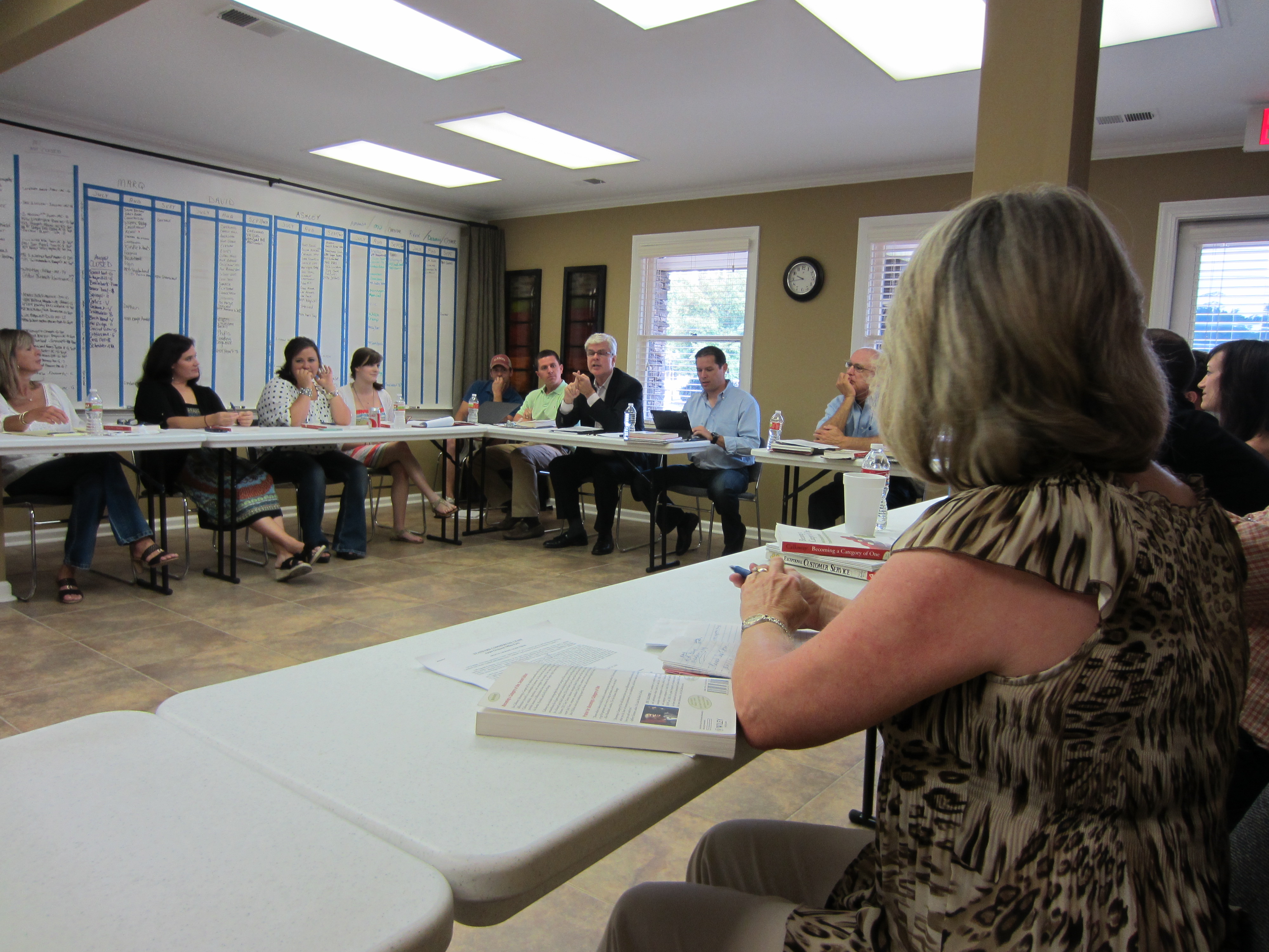Best-Selling Author & Customer Service Expert Visits Memphis Invest